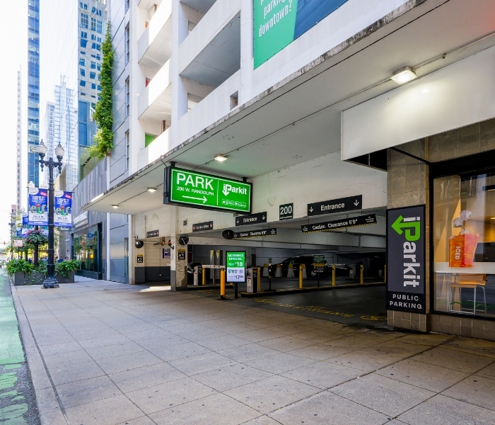 200 West Randolph Garage | iParkit Chicago Parking