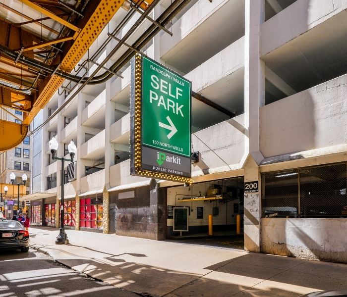 200 West Randolph Garage | iParkit Chicago Parking