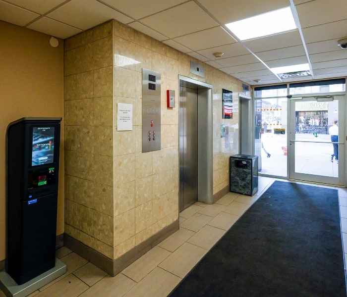 200 West Randolph Garage | iParkit Chicago Parking