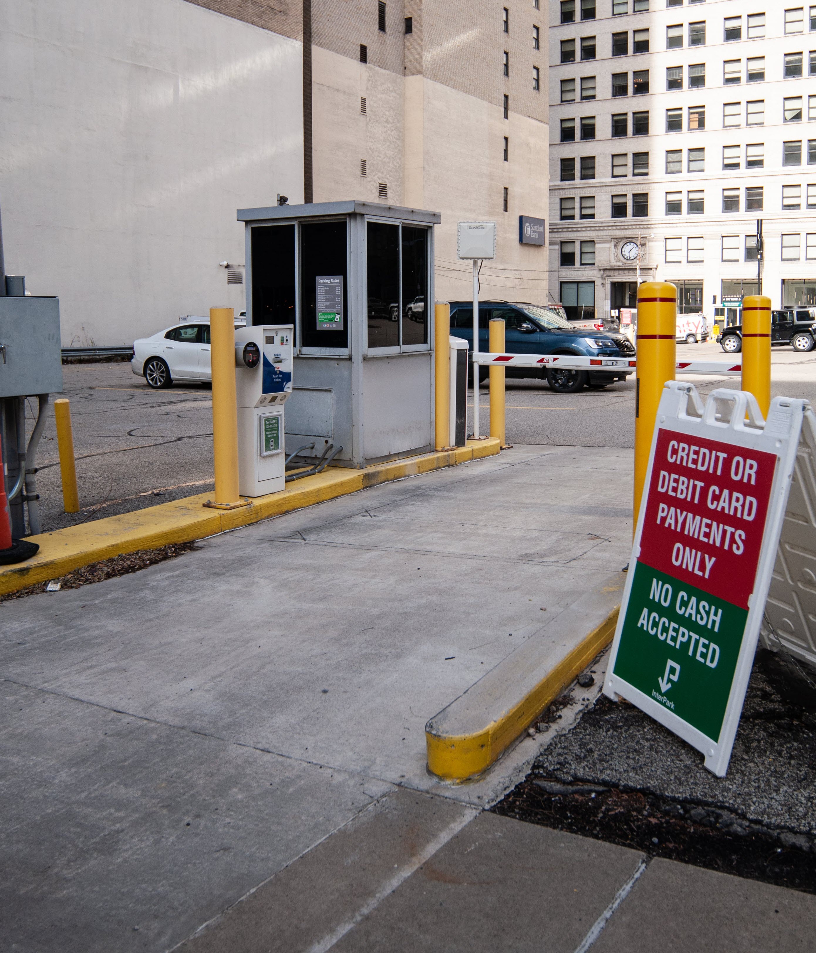 Forbes Grant Lot | Pittsburgh Monthly Parking